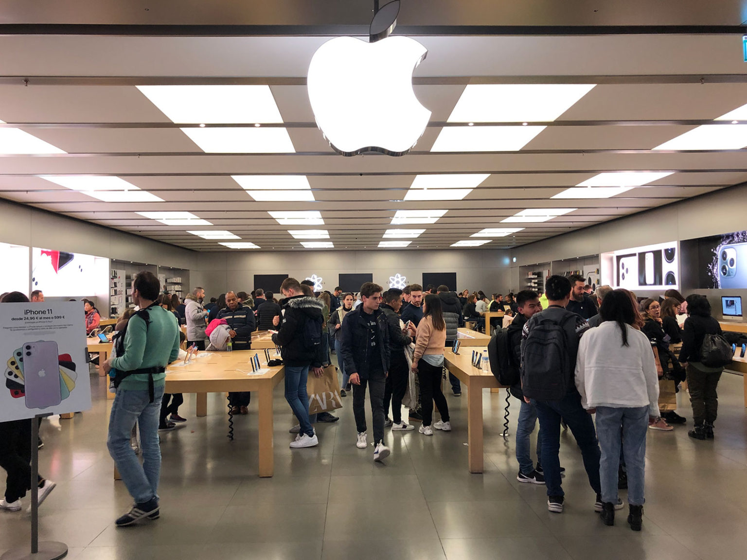 Apple re-abre también las tiendas de Madrid y Barcelona | iPhoneros