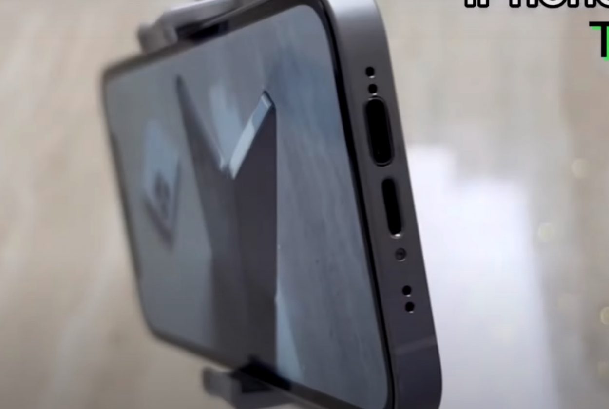 Alguien ha añadido un segundo puerto USB-C junto al puerto Lightning en un iPhone | iPhoneros