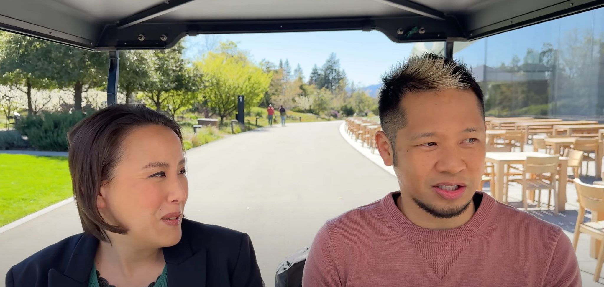 Apple concede la primera entrevista paseando por el Apple Park al ...